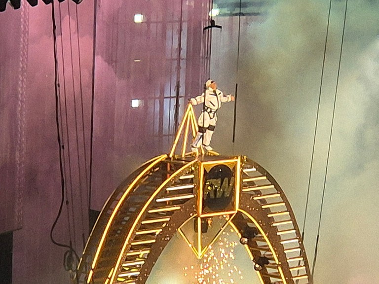Review: Robbie Williams – Britpop Tour – The Brighton Bucket List