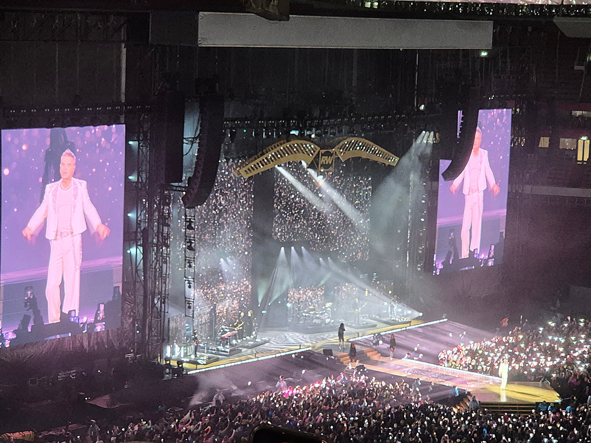 Review: Robbie Williams – Britpop Tour – The Brighton Bucket List